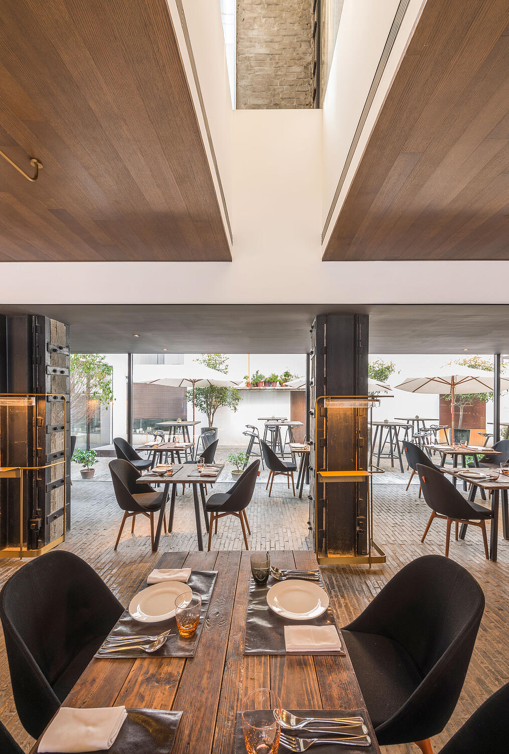 Neri&Hu – Table No. 1